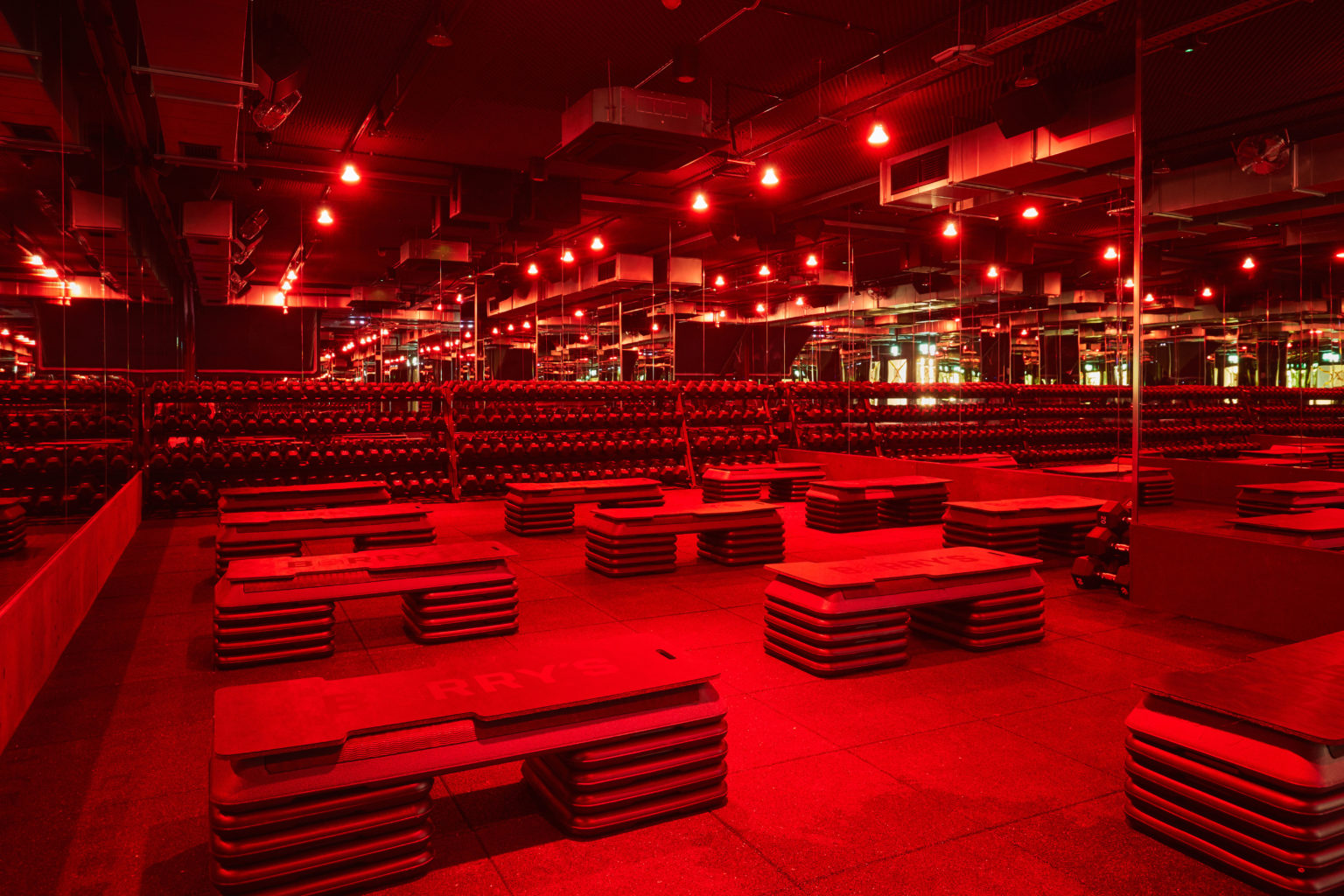 Gym Junkies Sweat to High-Energy BlacklineX at Barry’s Boutique Fitness ...