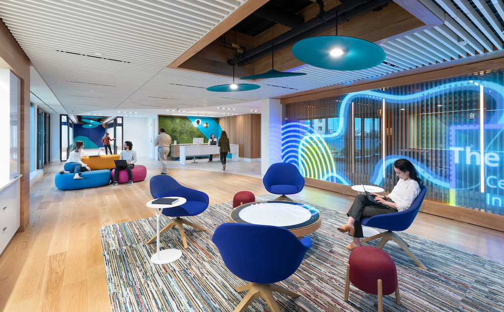 Analog Way Aquilon C Drives Software Developer’s New Executive Briefing ...