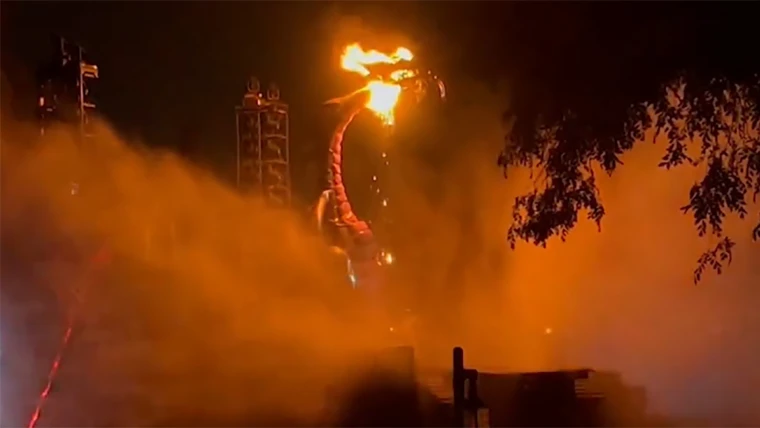 WATCH: 45 foot dragon catches fire at Disneyland - SVConline - TrendRadars