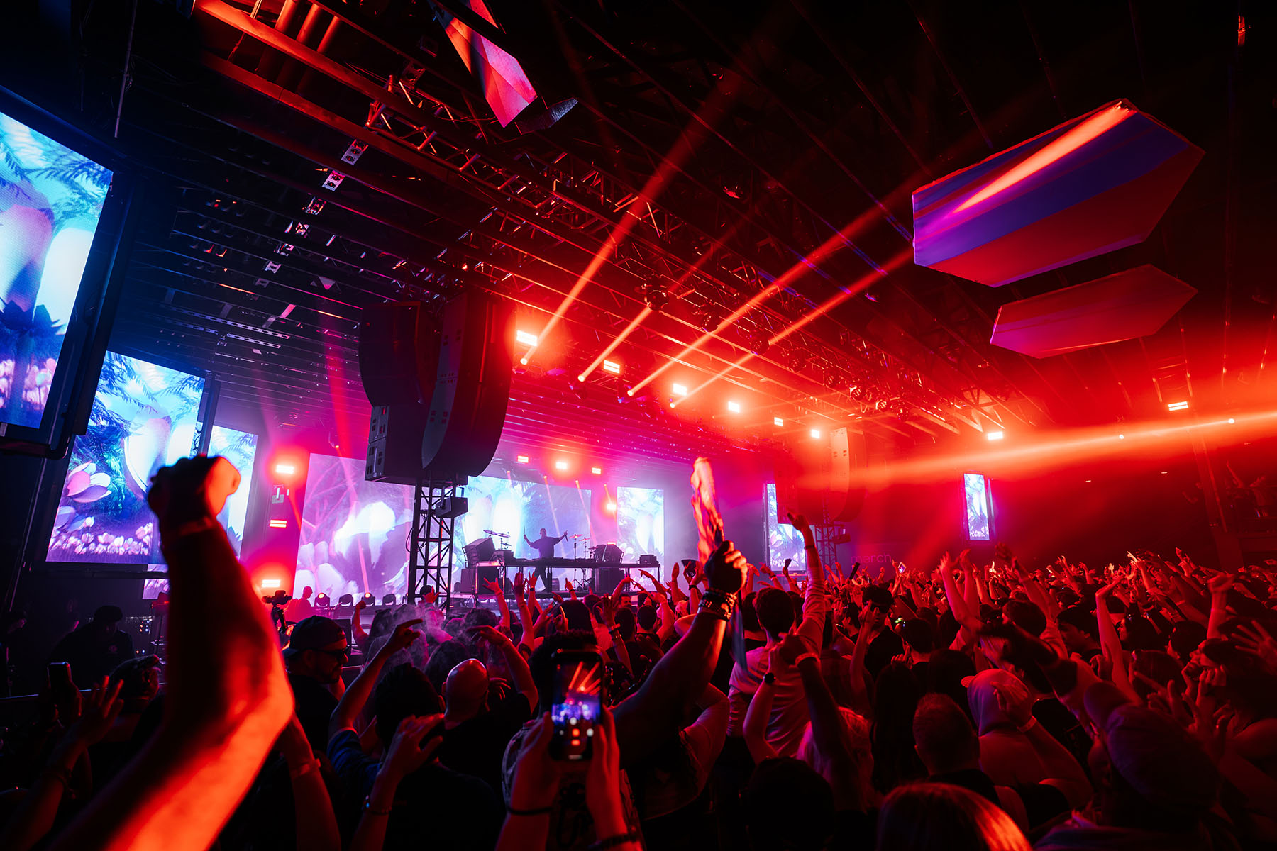 L-Acoustics L Series Concert Sound System Takes Echostage Into the ...
